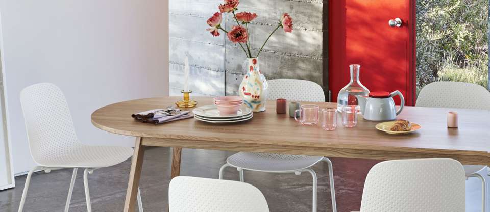 HAY HAY tafel Triangle Leg - Eiken gezeept kopen? Shop eettafels bij ...