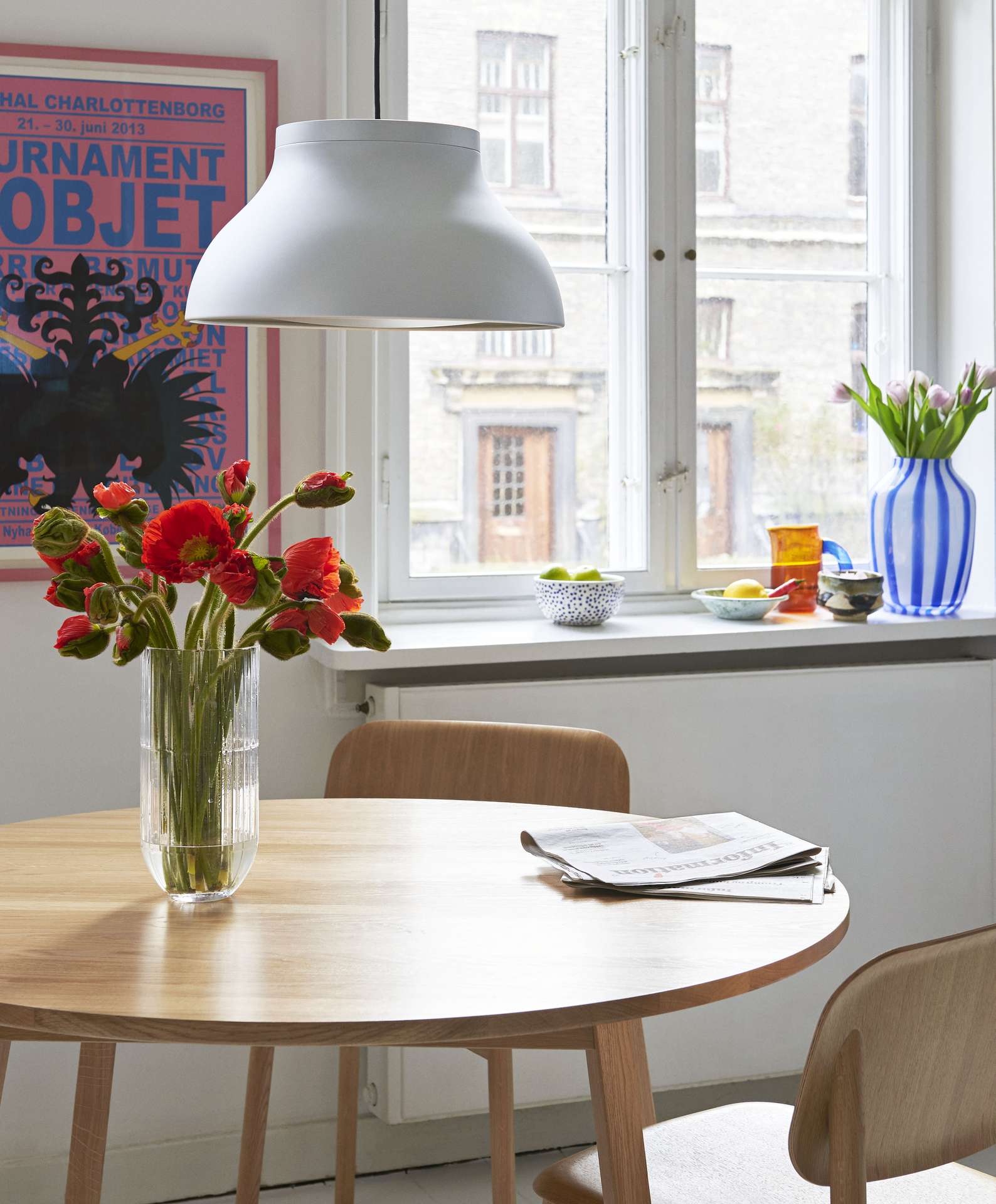 HAY HAY tafel Triangle Leg rond - Eiken gezeept kopen? Shop eettafels ...